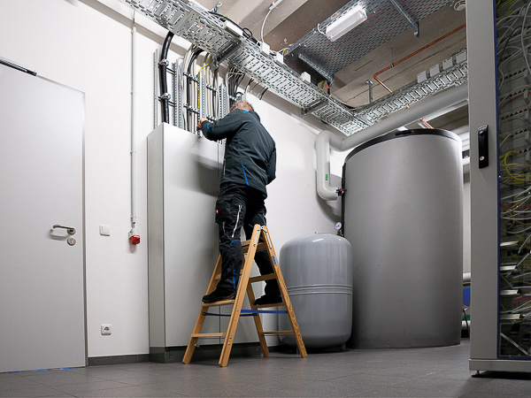 KRAUSE: Holzleitern und Tritte – Erste Wahl bei Malern, Lackierern und ...